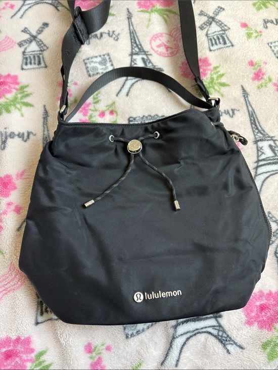 lululemon athletica | Bags | Lululemon Athletica Black Drawstring ...